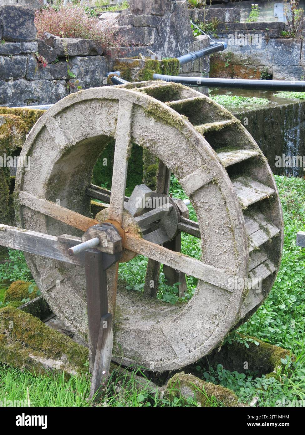 Water wheel on display in the courtyard at Cromford Mills, where the ...