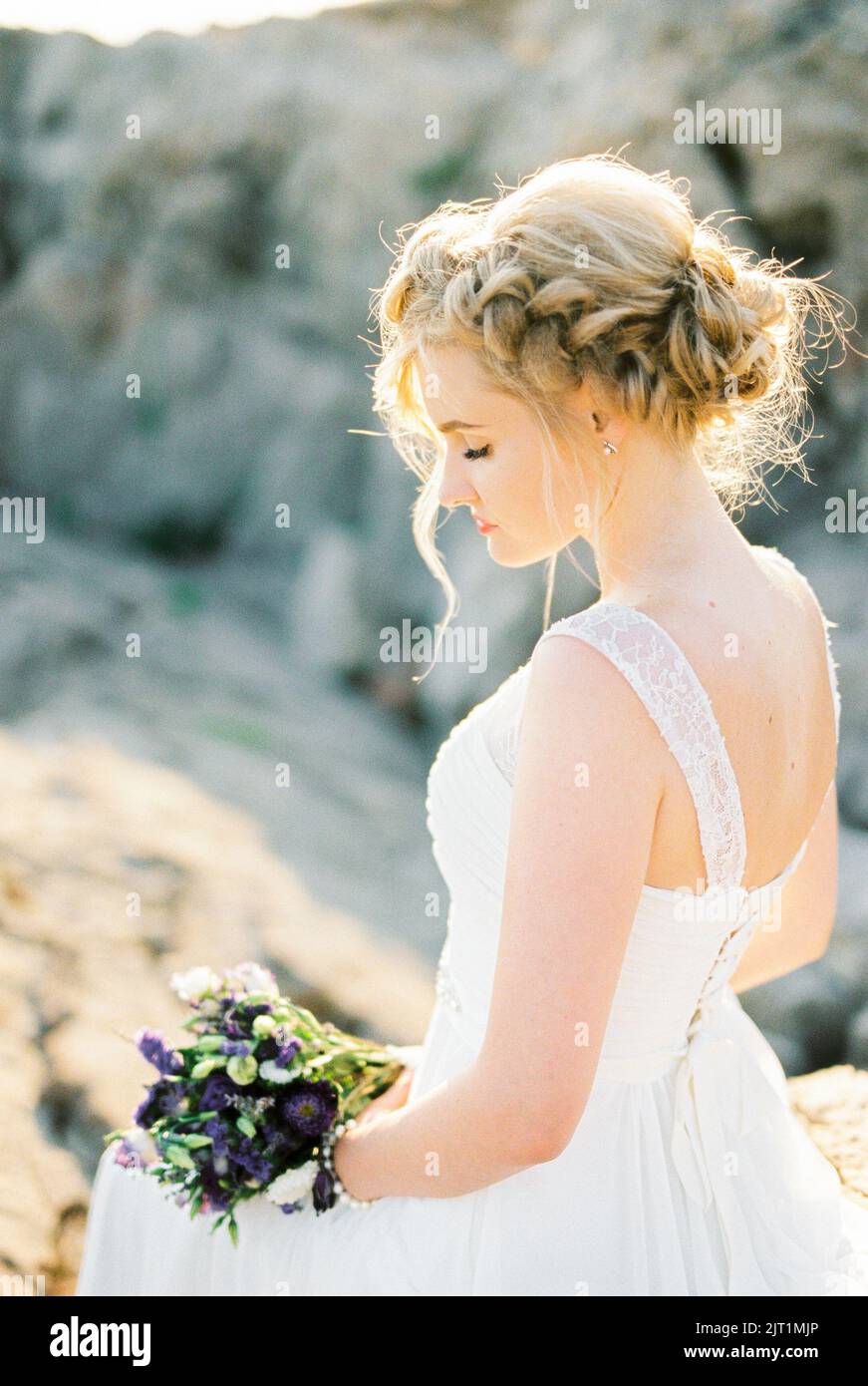 Side view wedding bouquet hi-res stock photography and images - Alamy