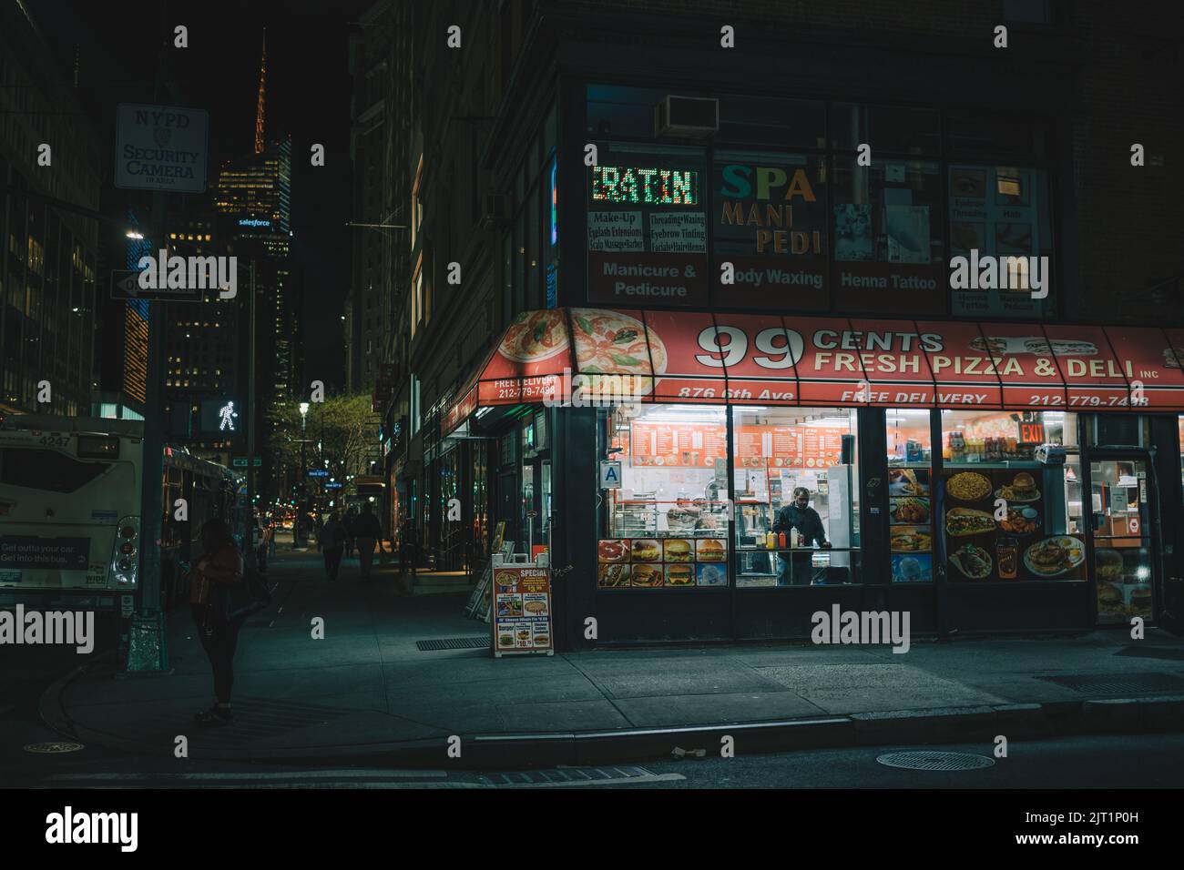 99 cent fresh pizza hi-res stock photography and images - Alamy