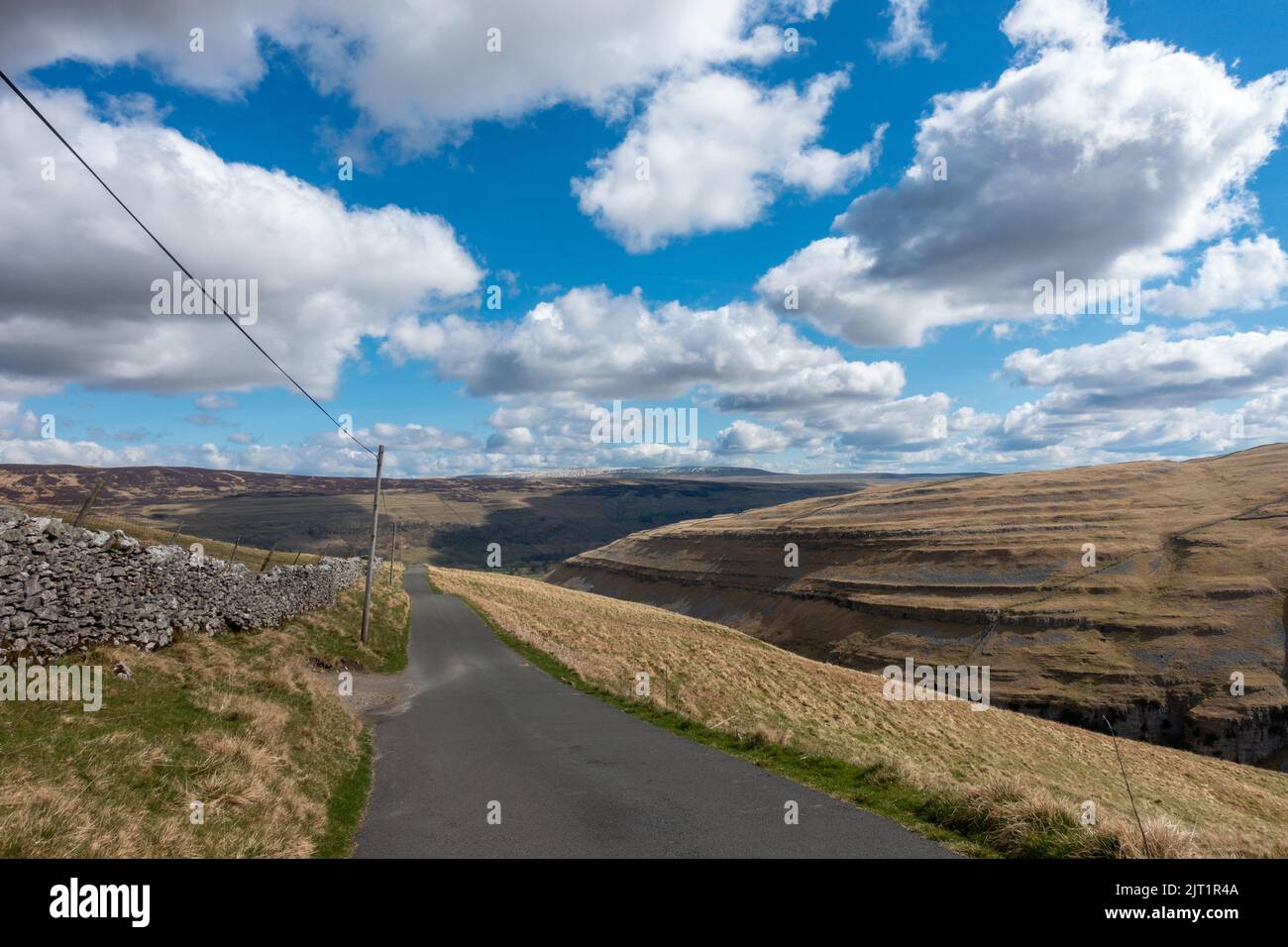 Stunning view entering Littondale on Brootes Lane, Yorkshire Dales ...