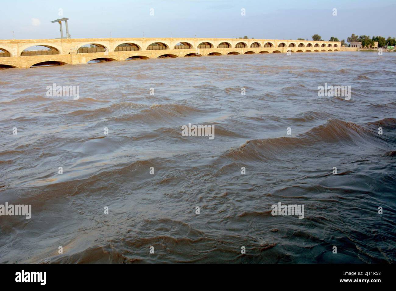 Water level increases while high grade flood water reaches at Sukkur ...