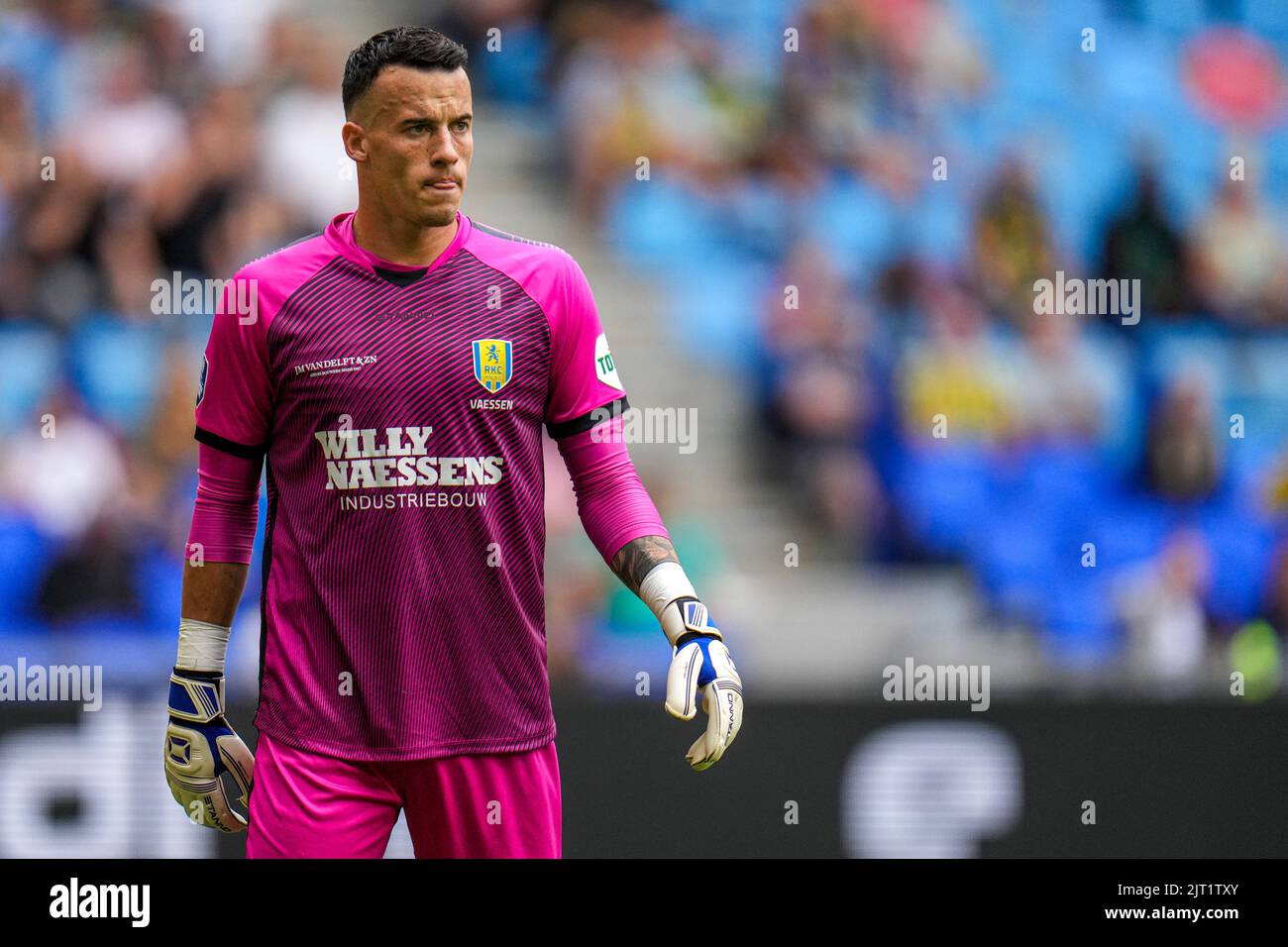 ARNHEM, NETHERLANDS - AUGUST 27: Goalkeeper Etienne Vaessen of RKC ...