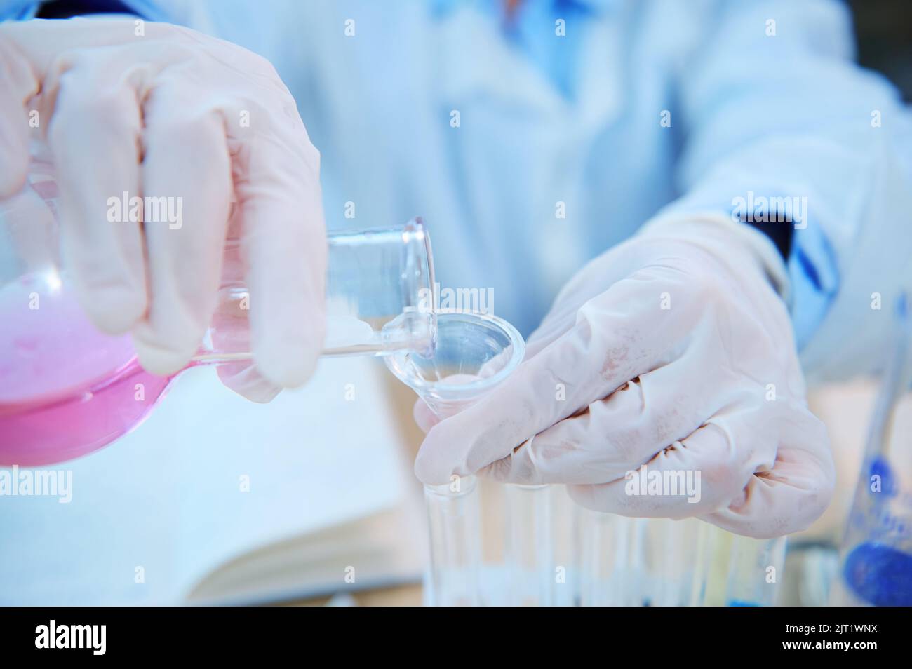 Scientist pouring liquid funnel hi-res stock photography and images - Alamy