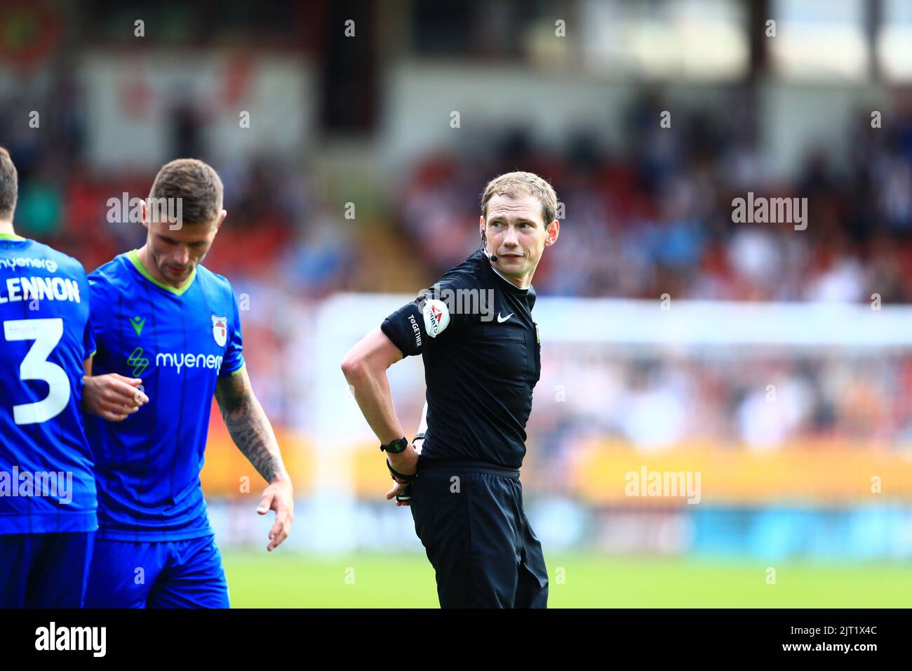 Peter wright referee hi-res stock photography and images - Alamy