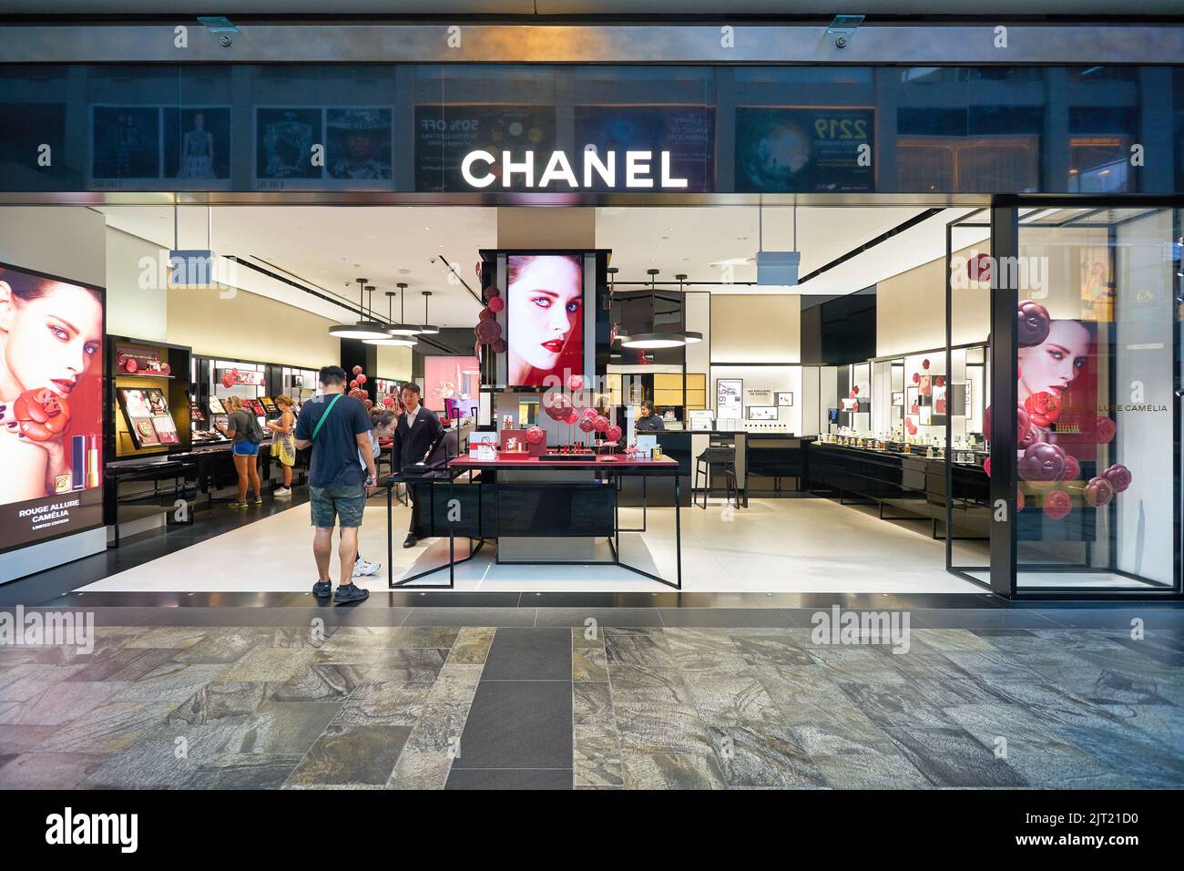 Chanel storefront hi-res stock photography and images - Alamy