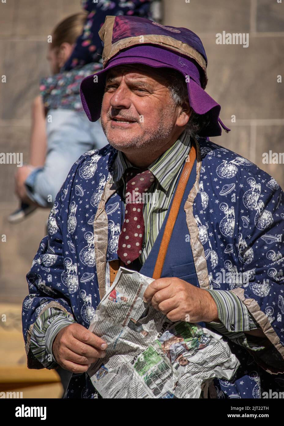 Wizard Magician, Edinburgh Festival Fringe Street Performer on the ...