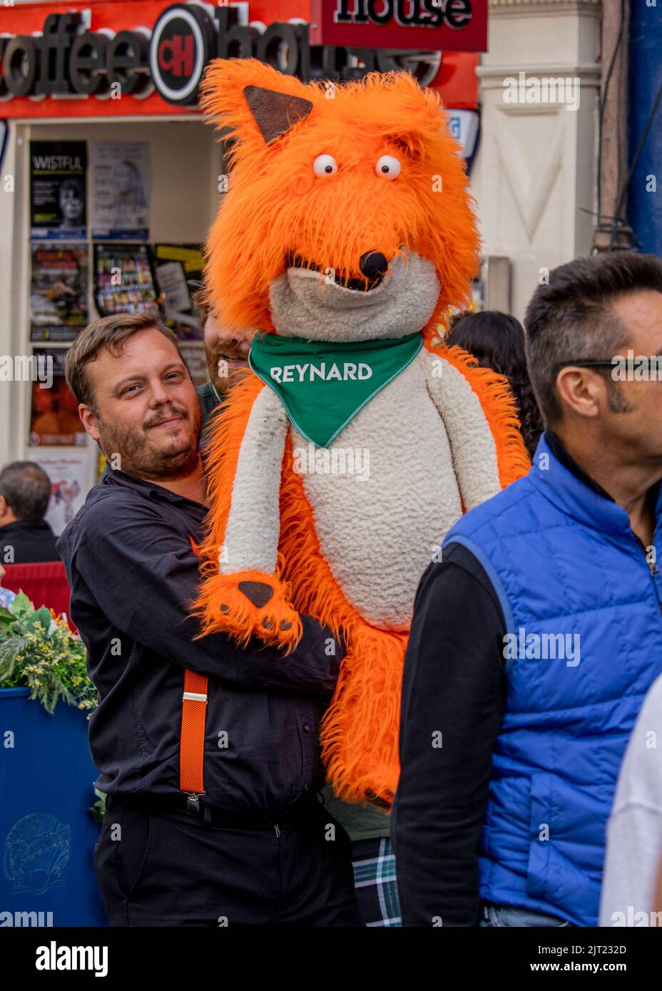 Large Red Fox Puppet, Edinburgh Festival Fringe Performers Advertising ...
