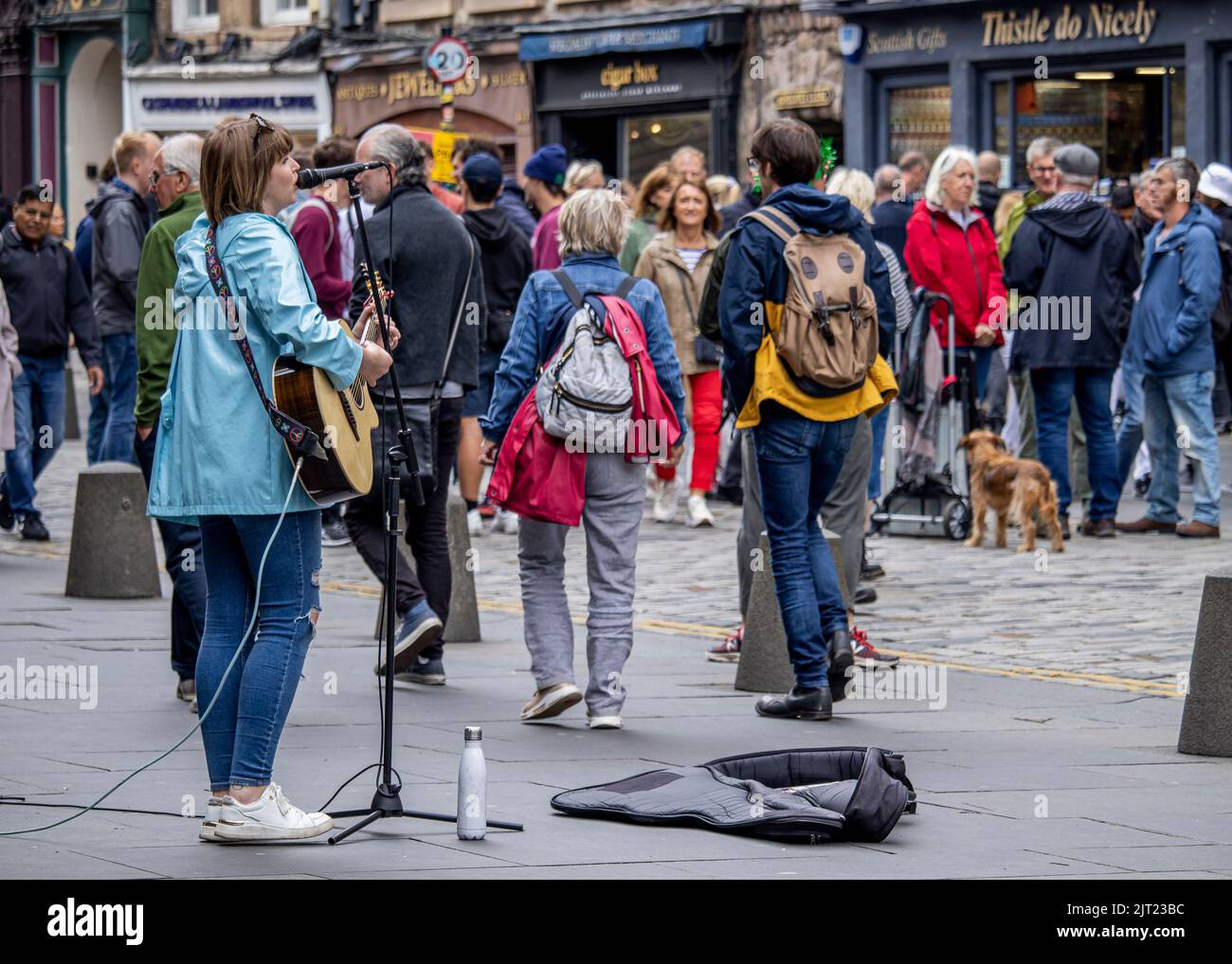 Female Singer and Guitarist, Edinburgh Festival Fringe Street Performer ...