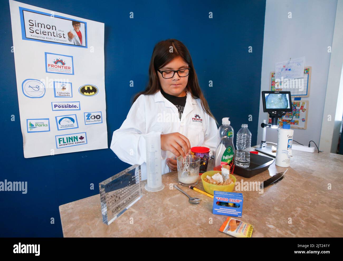 Simon Monteith, aka Simon The Scientist, prepares the ‚ÄúElephant ...
