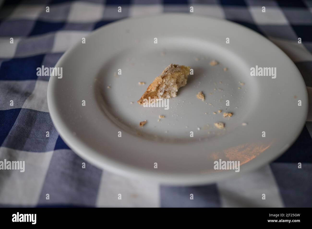 Empty plate on table bread hi-res stock photography and images - Alamy