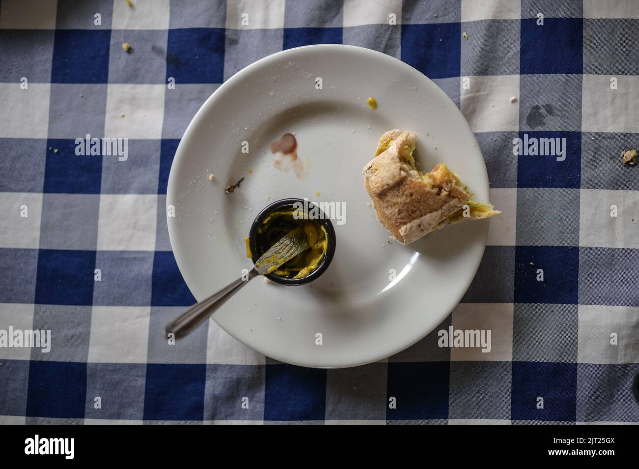 Finished table hi-res stock photography and images - Alamy