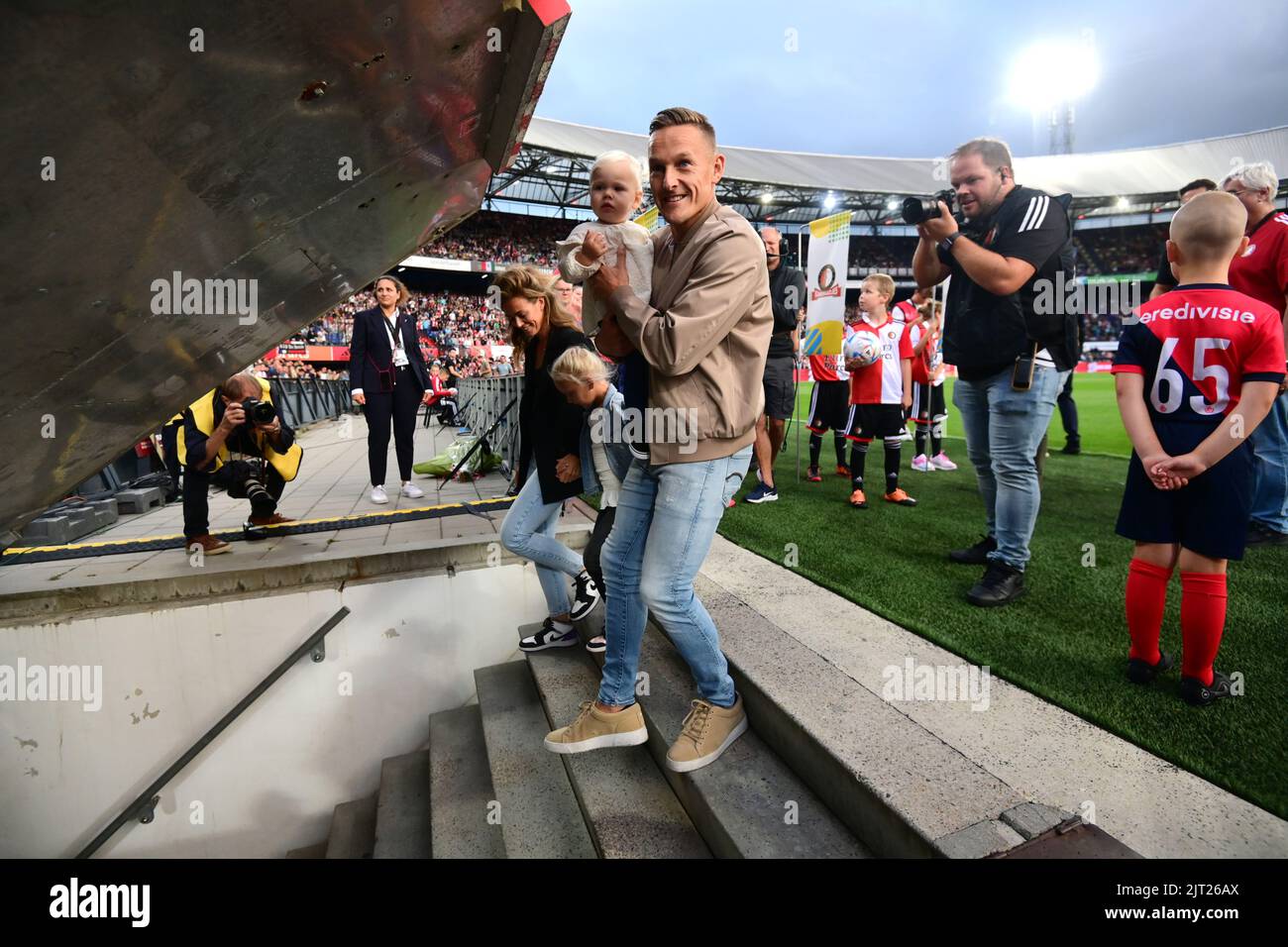 ROTTERDAM - Jens Toornstra says goodbye before the Dutch Eredivisie match between Feyenoord and ...