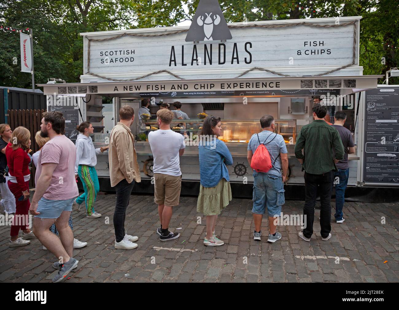Fish chips scotland queue hi-res stock photography and images - Alamy