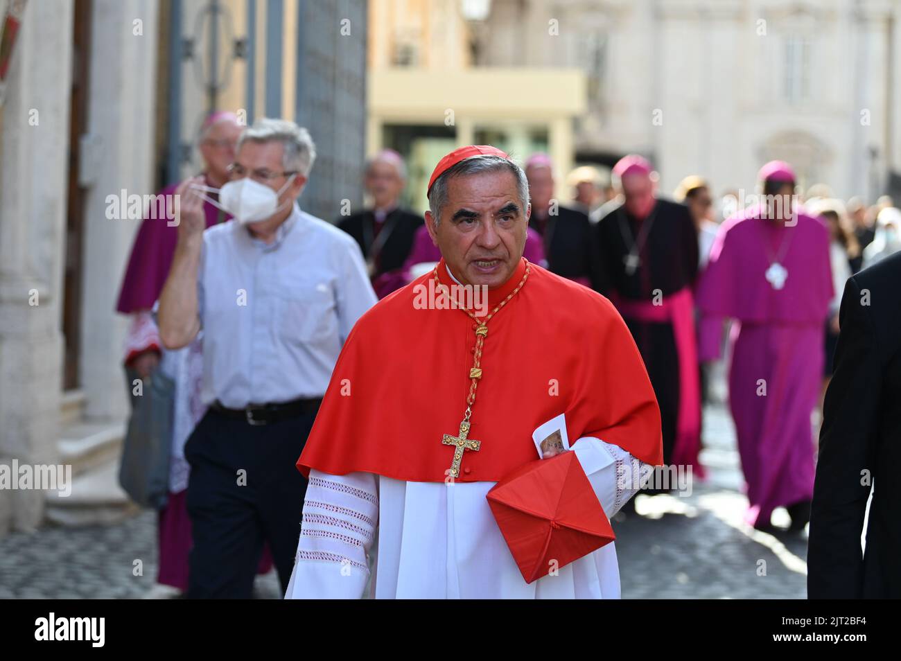 Vatikanstadt, Vatican. 27th Aug, 2022. Giovanni Angelo Cardinal Becciu ...