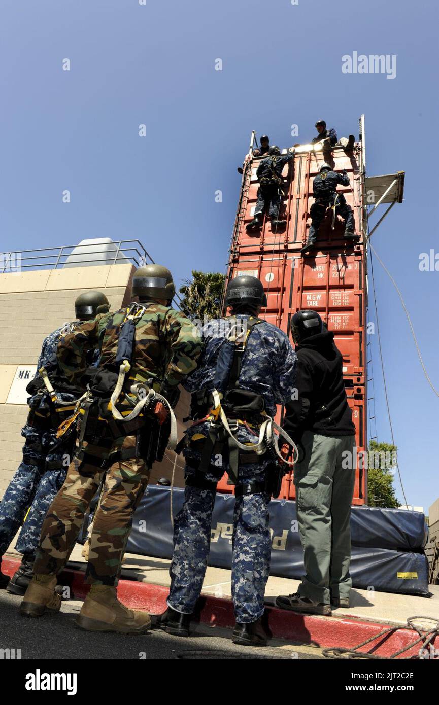Training at Naval Base San Diego 120410 Stock Photo - Alamy