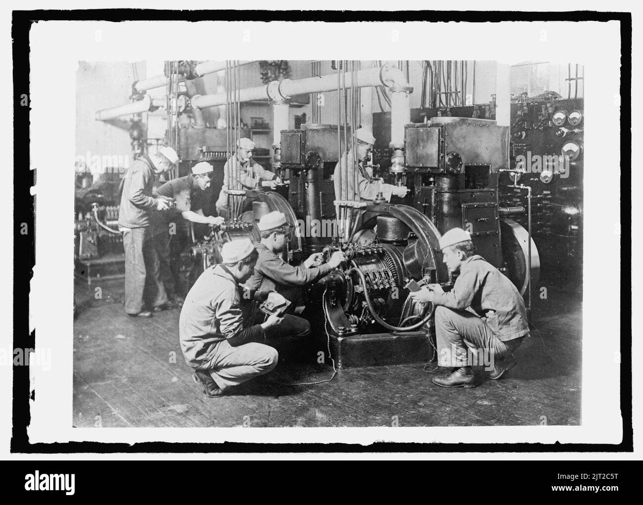 Training enlisted men in school of Elec Stock Photo - Alamy
