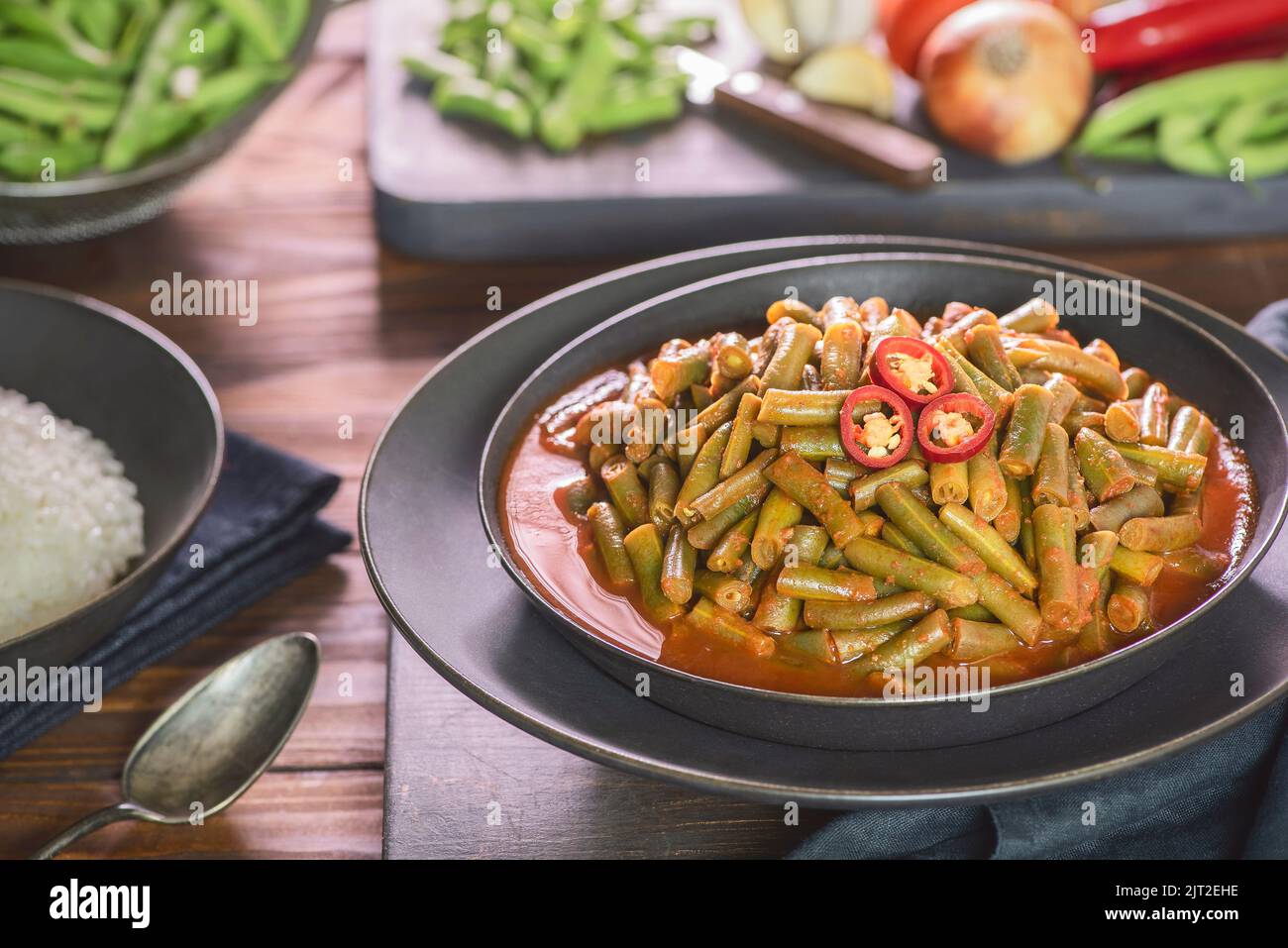 Arabic Cuisine; Egyptian traditional green bean stew. A delicious vegan ...