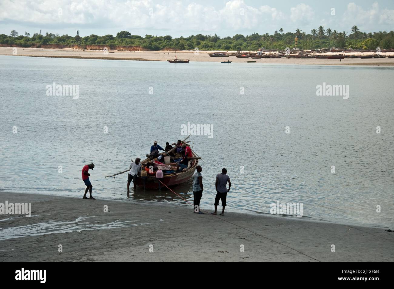 Boat going from Fish Market to Kigamboni, Dar-es-Salaam, Tanzania ...