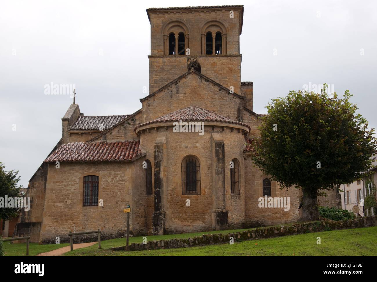 French romanesque architecture hi-res stock photography and images - Alamy