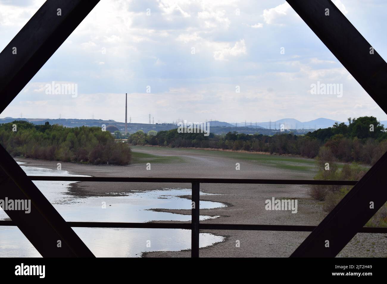 drought in Germany seen from a railroad bridge, Niedrigwasser im Rhein ...