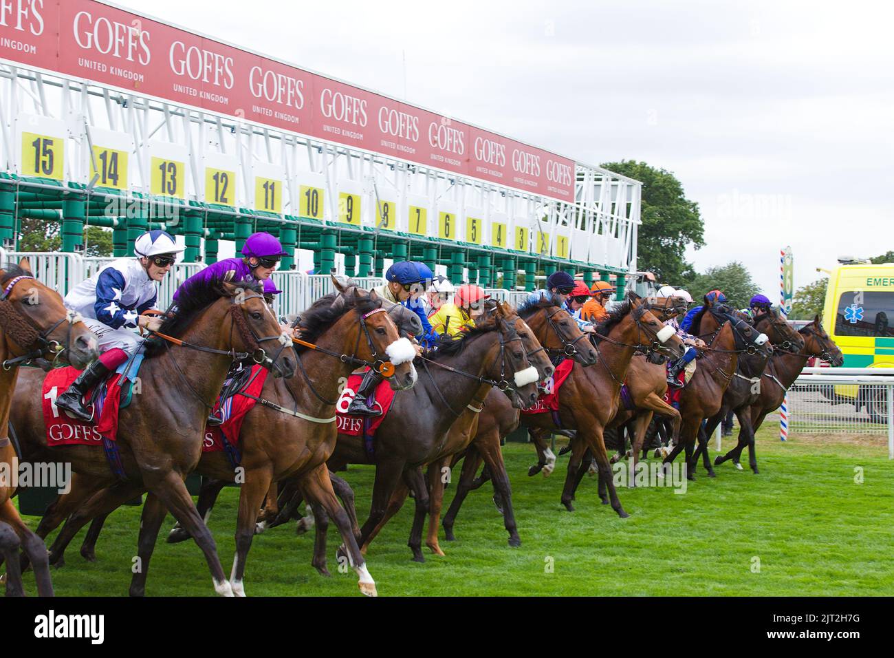 Uk horse racing festival hi-res stock photography and images - Alamy