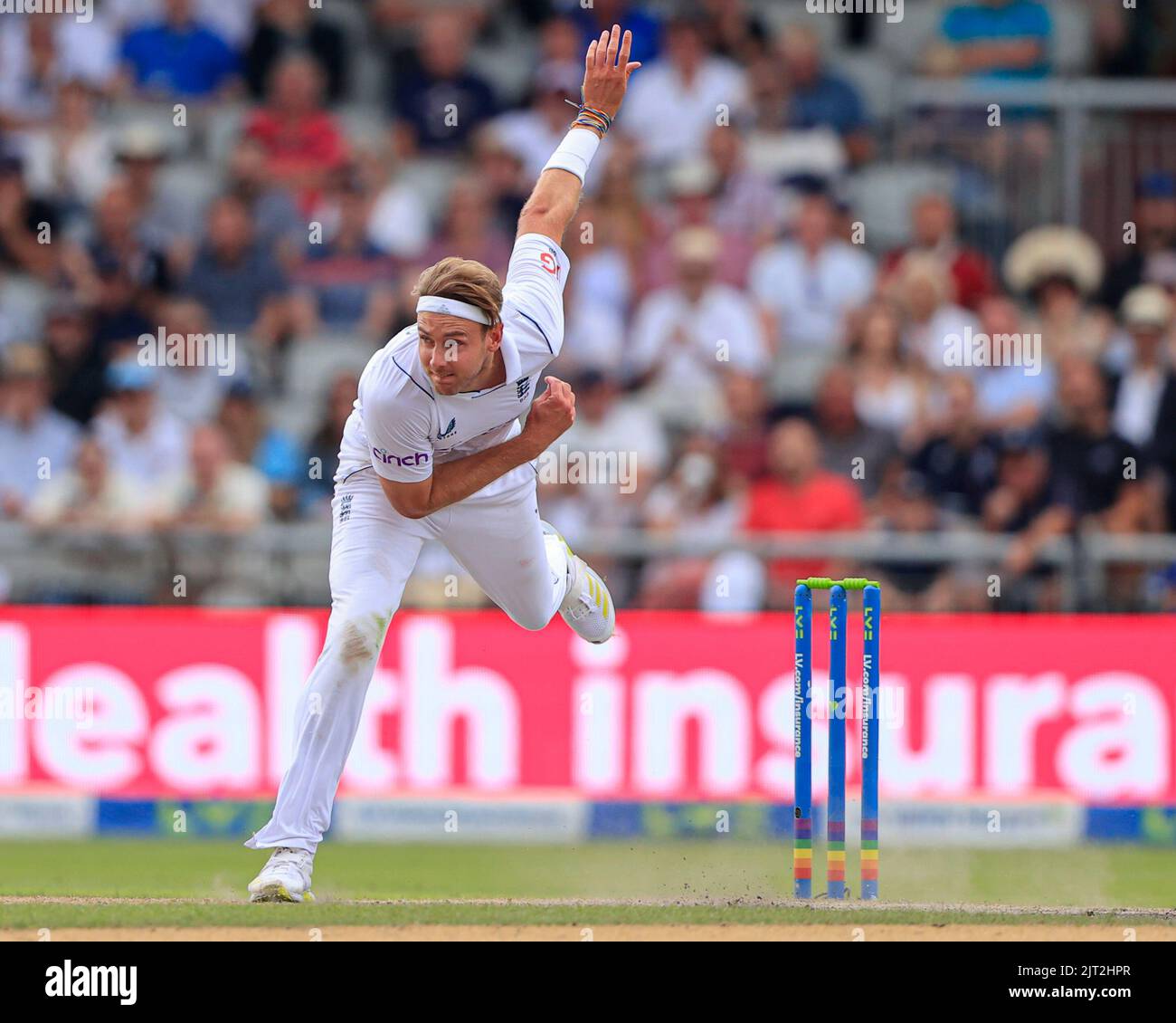 Stuart broad bowling england hi-res stock photography and images - Alamy