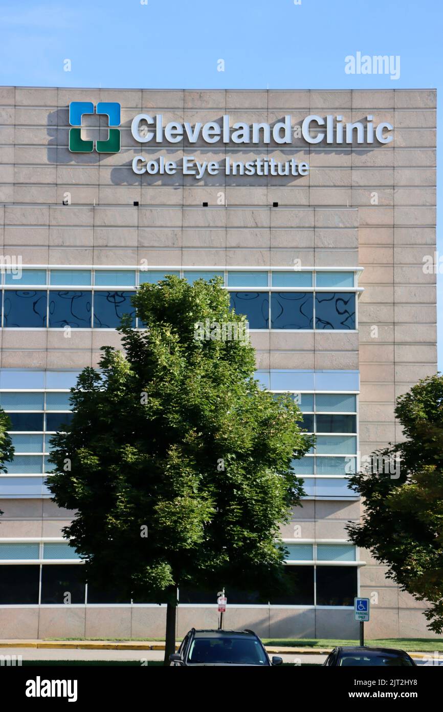 Cleveland Clinic Cole Eye Institute at the main campus Stock Photo - Alamy