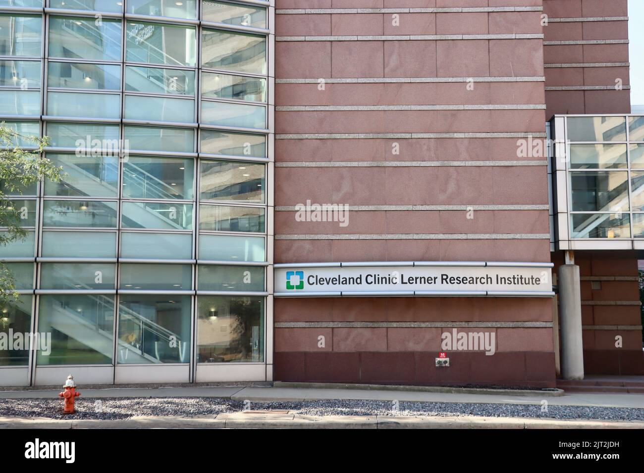 Cleveland Clinic Lerner Research Institute at Main Campus Stock Photo ...