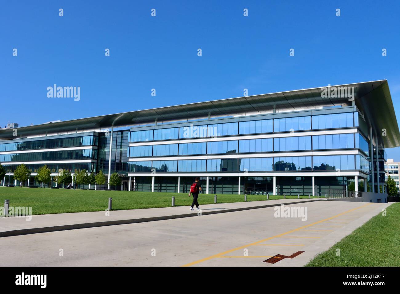 Cleveland clinic health education campus hi-res stock photography and ...