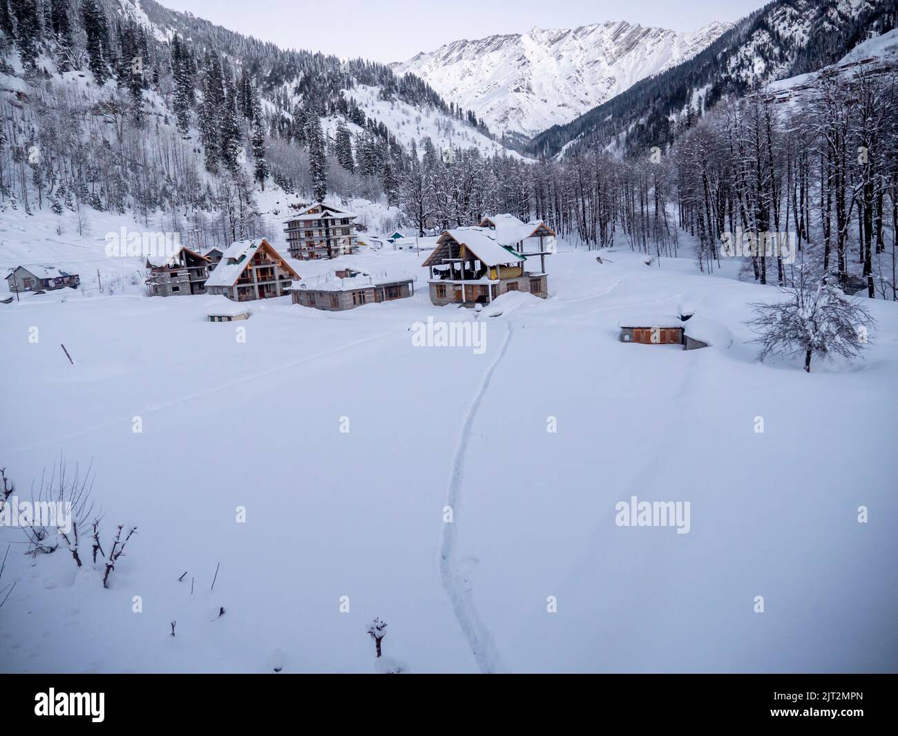 Beautiful Snow Mountains scene at Himachal Pradesh Solang Valley Manali ...