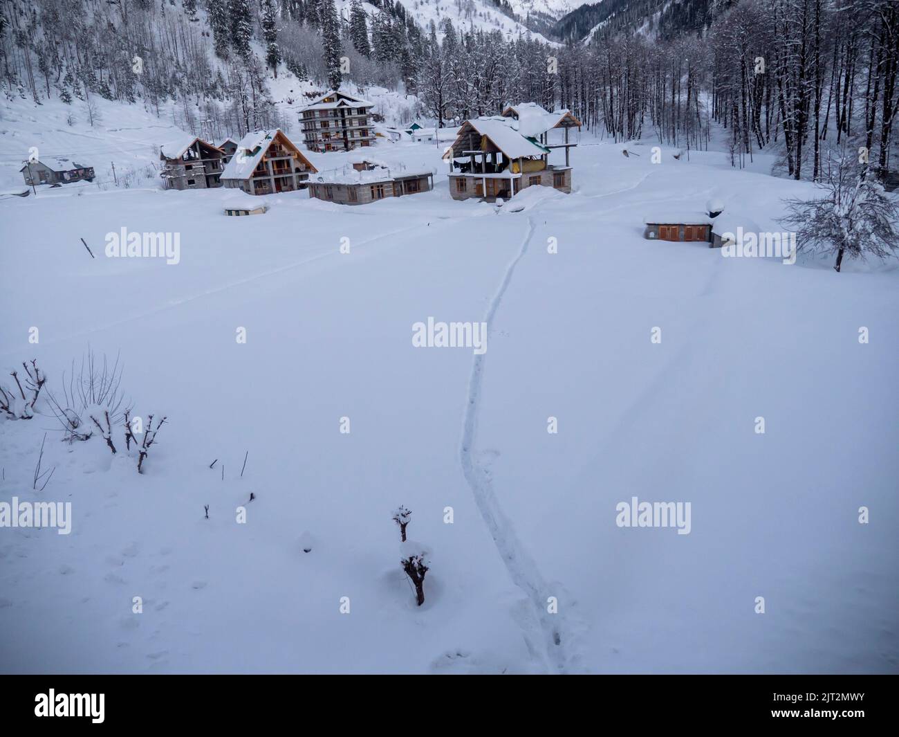 Beautiful Snow Mountains scene at Himachal Pradesh Solang Valley Manali ...