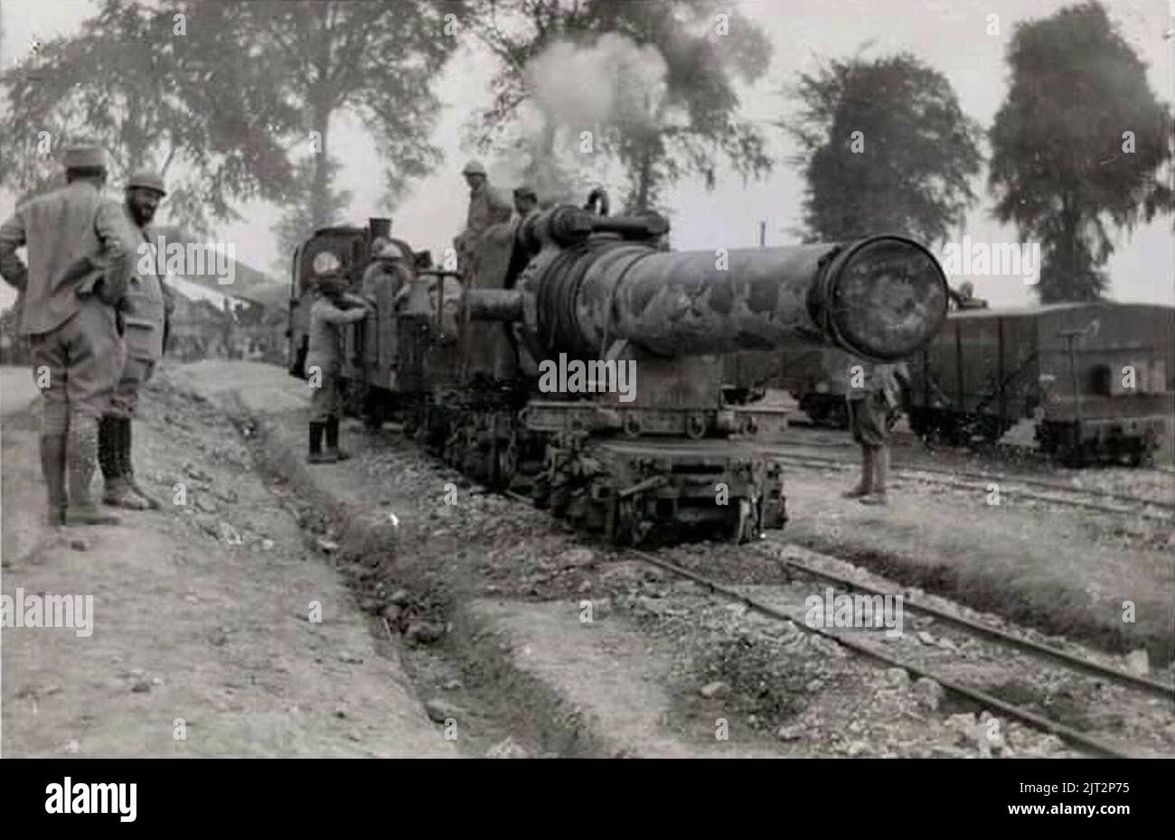 Transport of a heavy artillery gun on a a Decauville 'Progress' railway ...