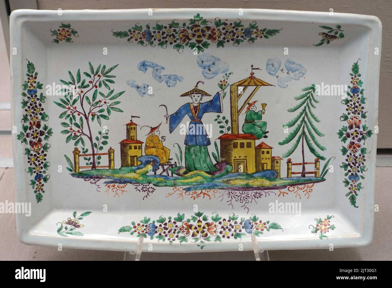 Tray with Chinese landscape and figures, Holitsch (Maehren), c. 1750 ...