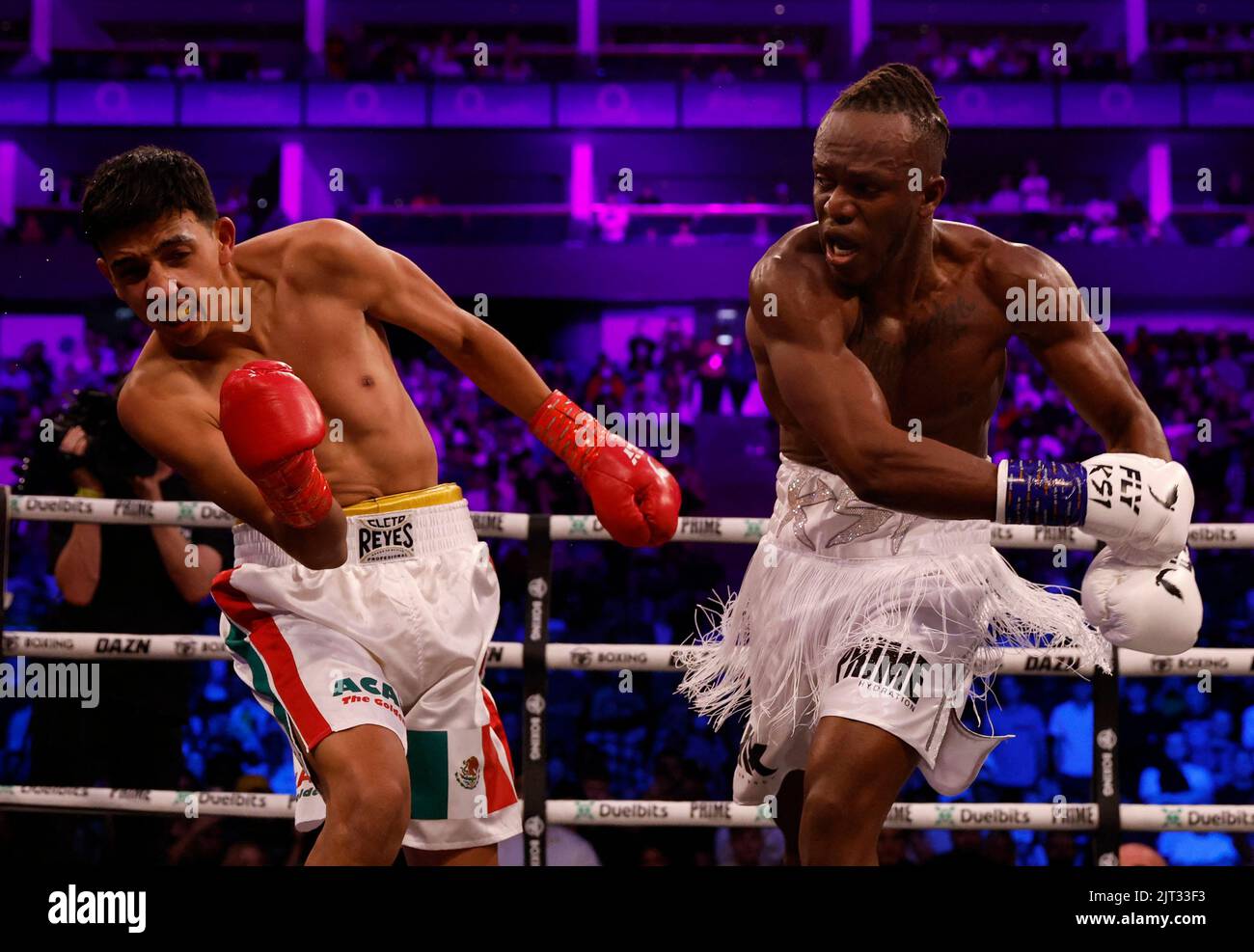 Ksi boxing hi-res stock photography and images - Alamy