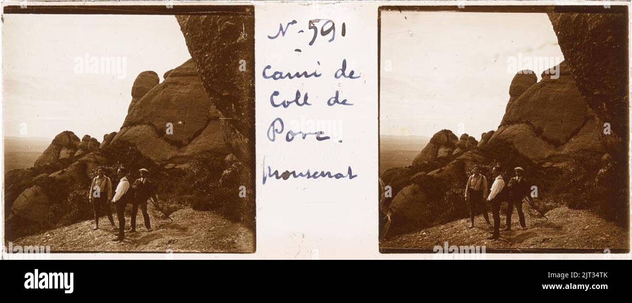 Tres excursionistes al camí del coll de Porc de Montserrat Stock Photo ...