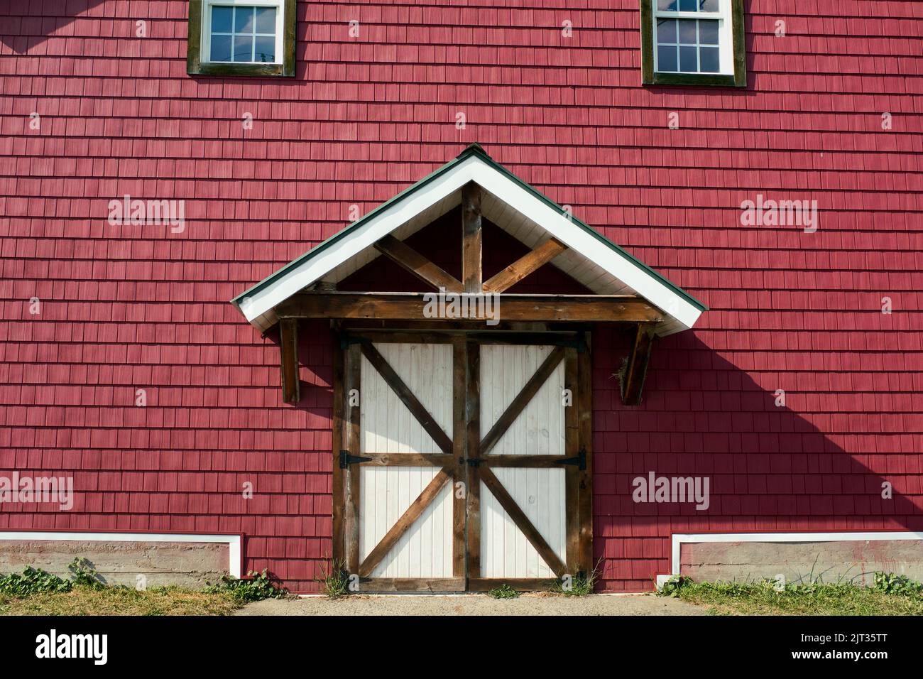 Barn with no windows and doors hi-res stock photography and images - Alamy