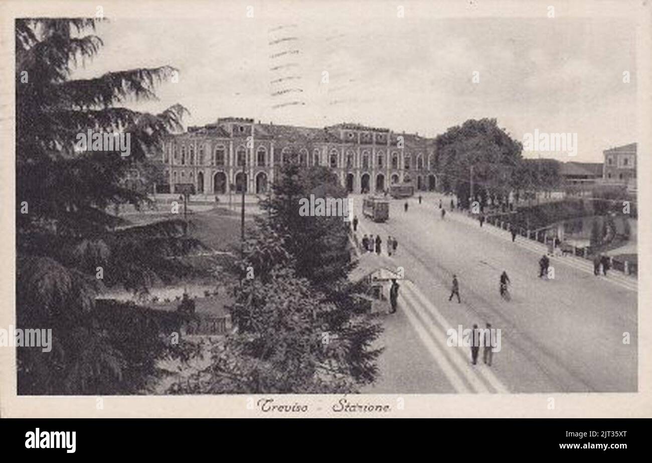 Treviso - Stazione FS con tram Stock Photo - Alamy