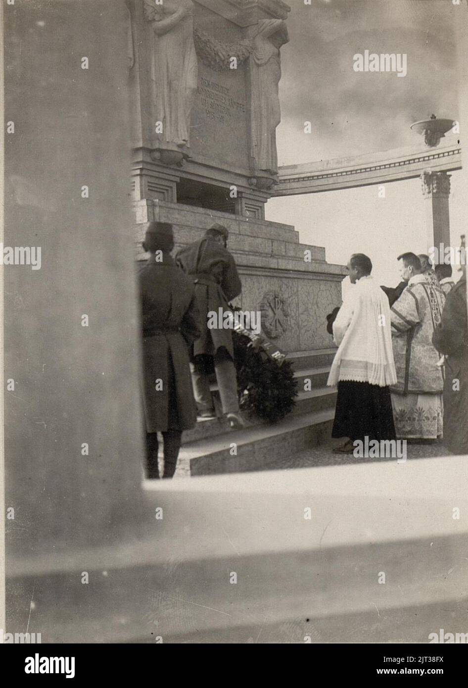 Trient, Enthüllung des Kriegerdenkmals am Friedhof Stock Photo - Alamy