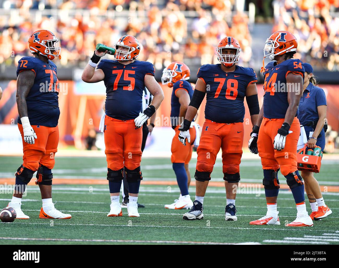 August 27, 2022: [Illinois Fighting Illini offensive line taking a ...
