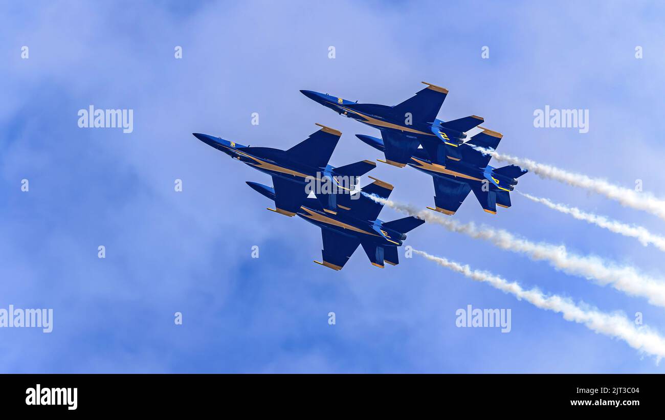 Blue angels super hornets hi-res stock photography and images - Alamy