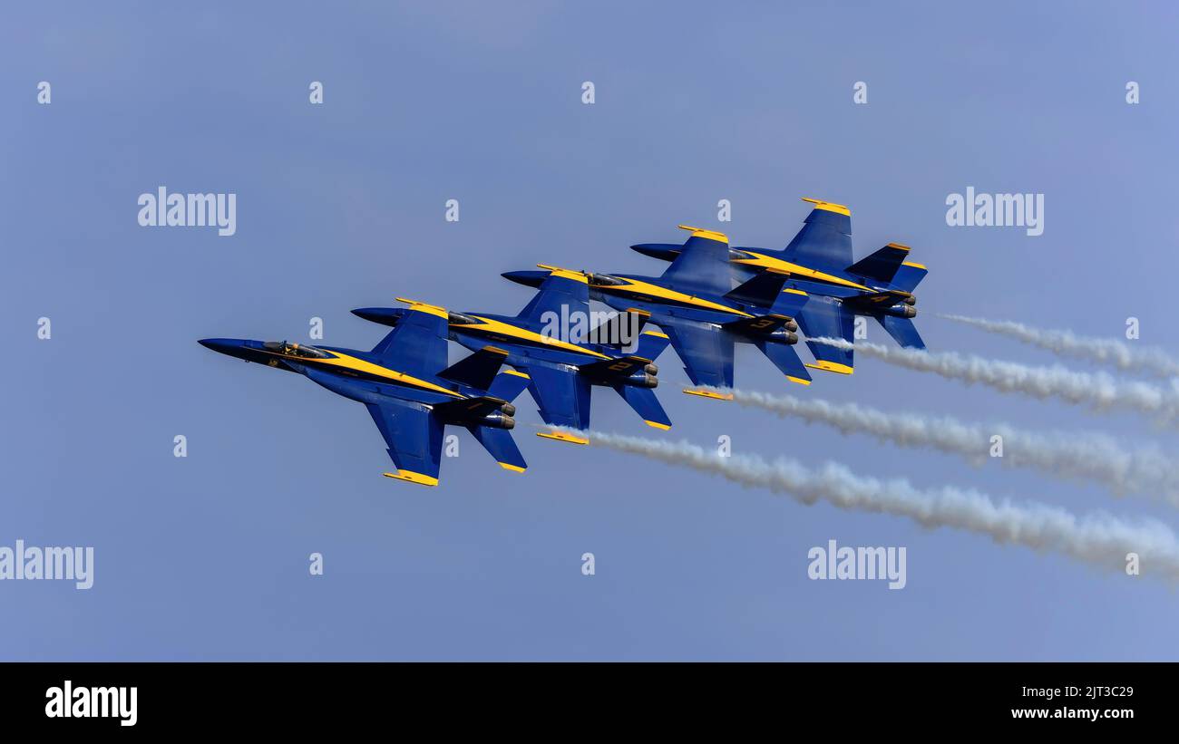 Us navy f a18 super hornet demonstration hi-res stock photography and ...