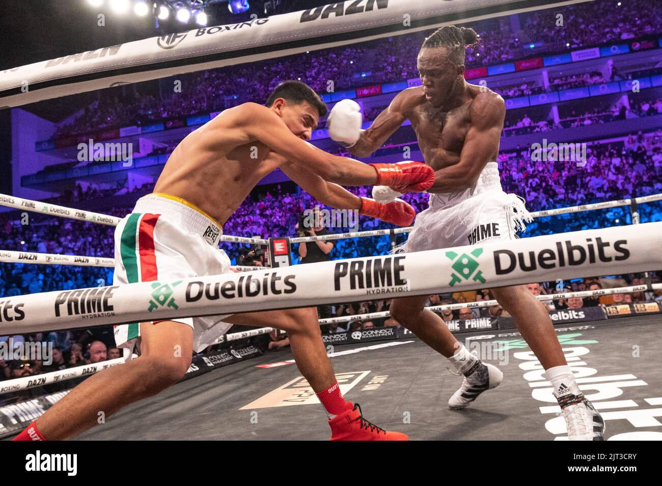 Ksi boxing hi-res stock photography and images - Alamy