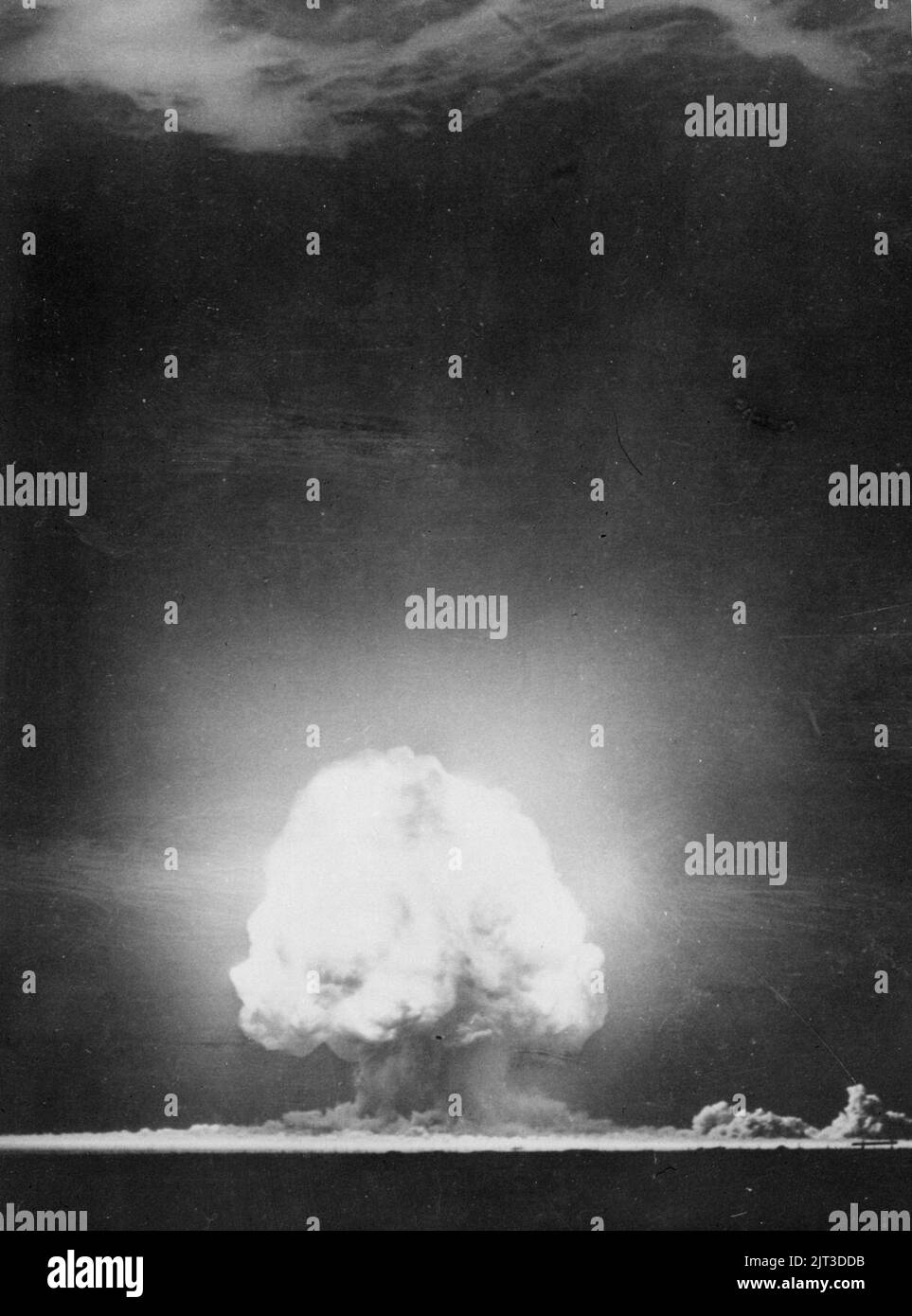 Trinity Test Mushroom Cloud 10s 2 Stock Photo - Alamy