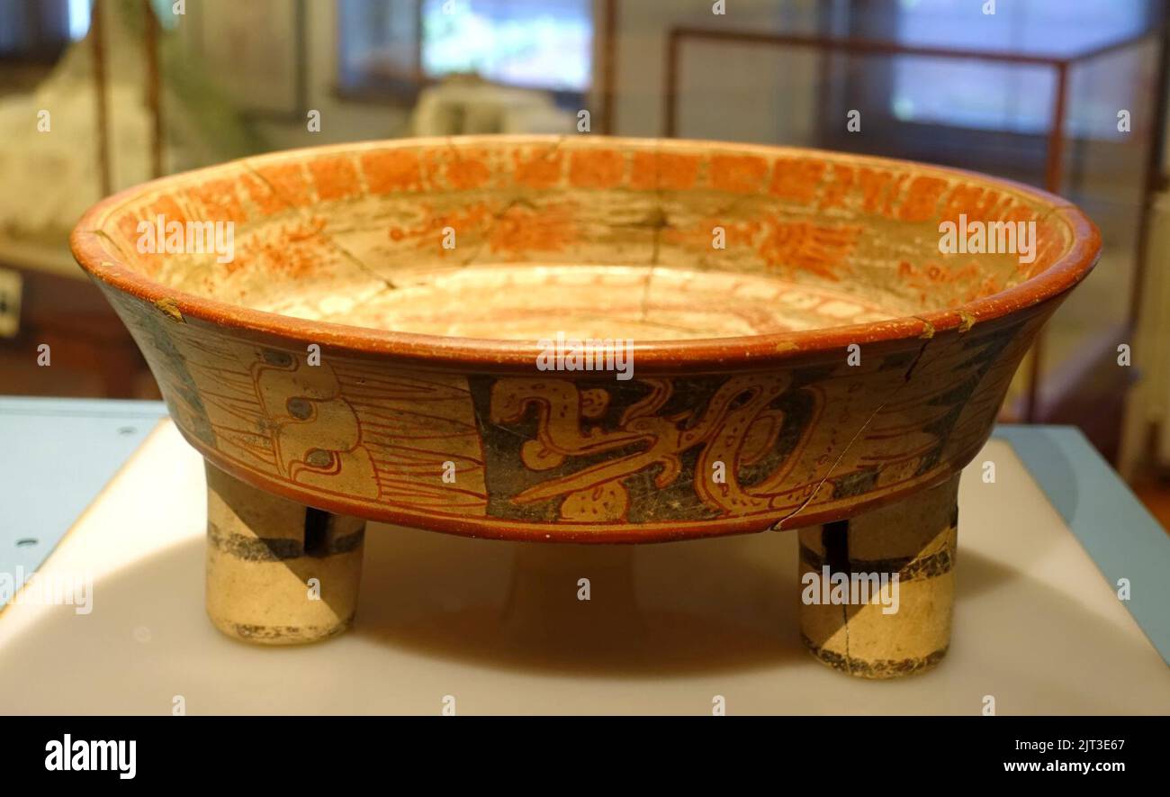 Tripod dish decorated with water birds, Maya, Guatemala, Holmul, Ruin F ...