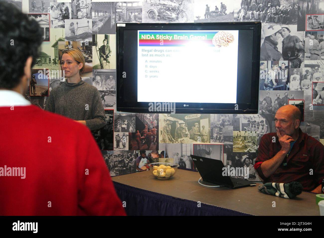 Trivia time at Brain Awareness Week! (39624631830 Stock Photo - Alamy