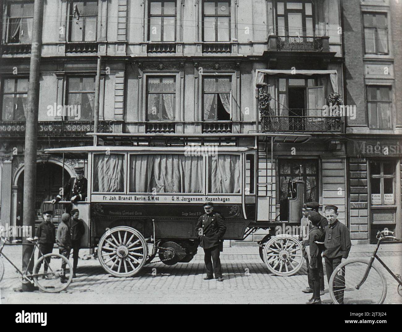 Trolley bus in Copenhagen 1902 Stock Photo - Alamy