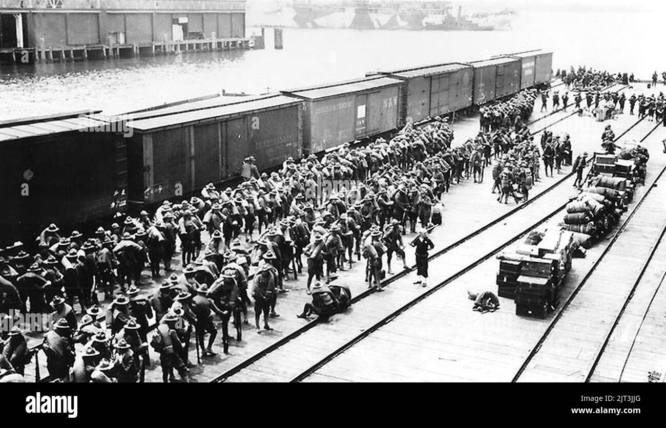 Troops waiting on the Norfolk Army docks Stock Photo - Alamy
