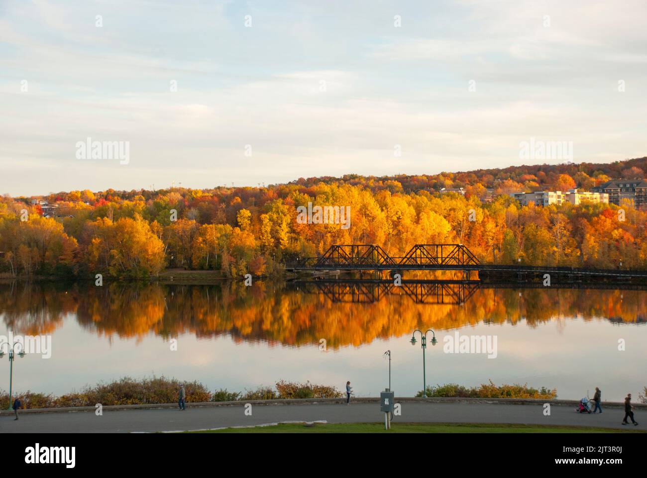 Fall tourism hi-res stock photography and images - Alamy