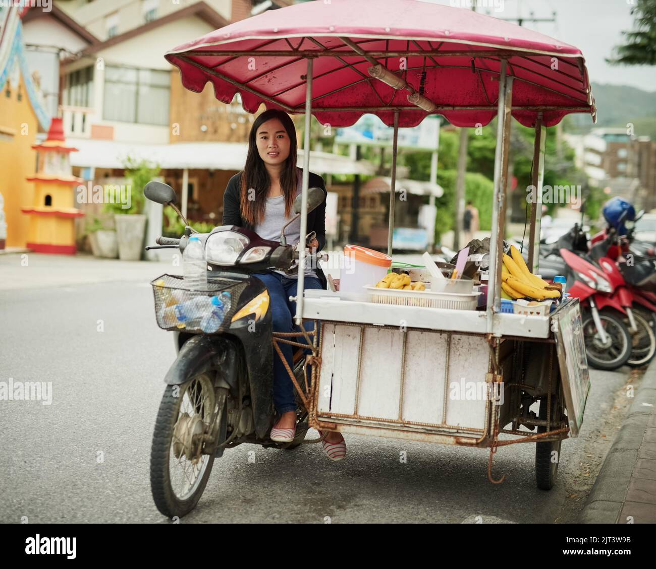 Portrait asian woman on food hi-res stock photography and images - Alamy