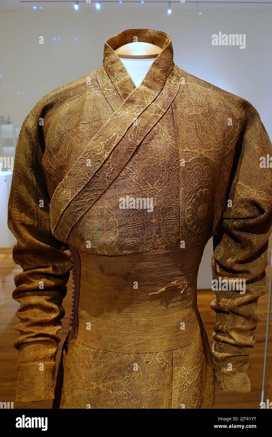 Tunic (qaba) with broad belt (kamarband), Iran, early 14th century AD ...